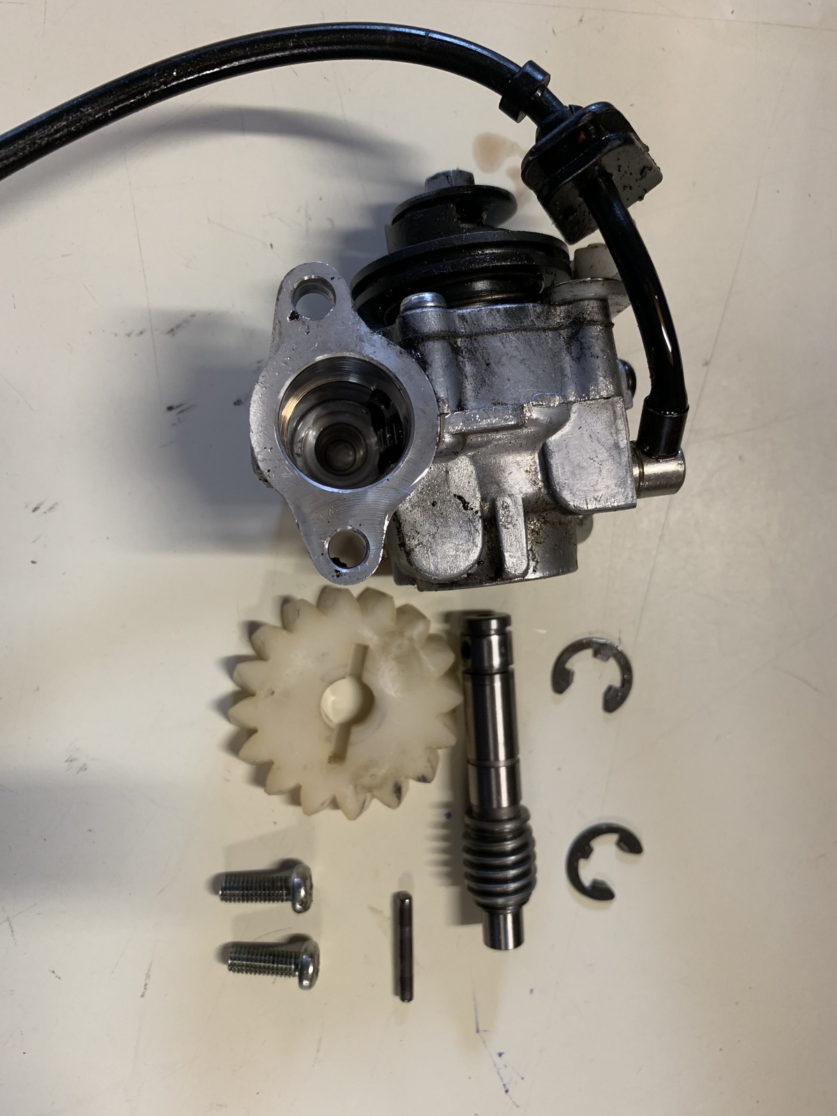 YAMAHA DT 200 R TWO STROKE OIL PUMP / SELF MIXING