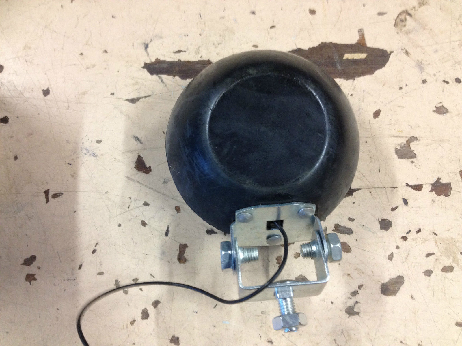 MOTOLITE RUBBER BACKED WORK LIGHT WITH SWITCH 12 VOLT WITH MOUNTS - qwa