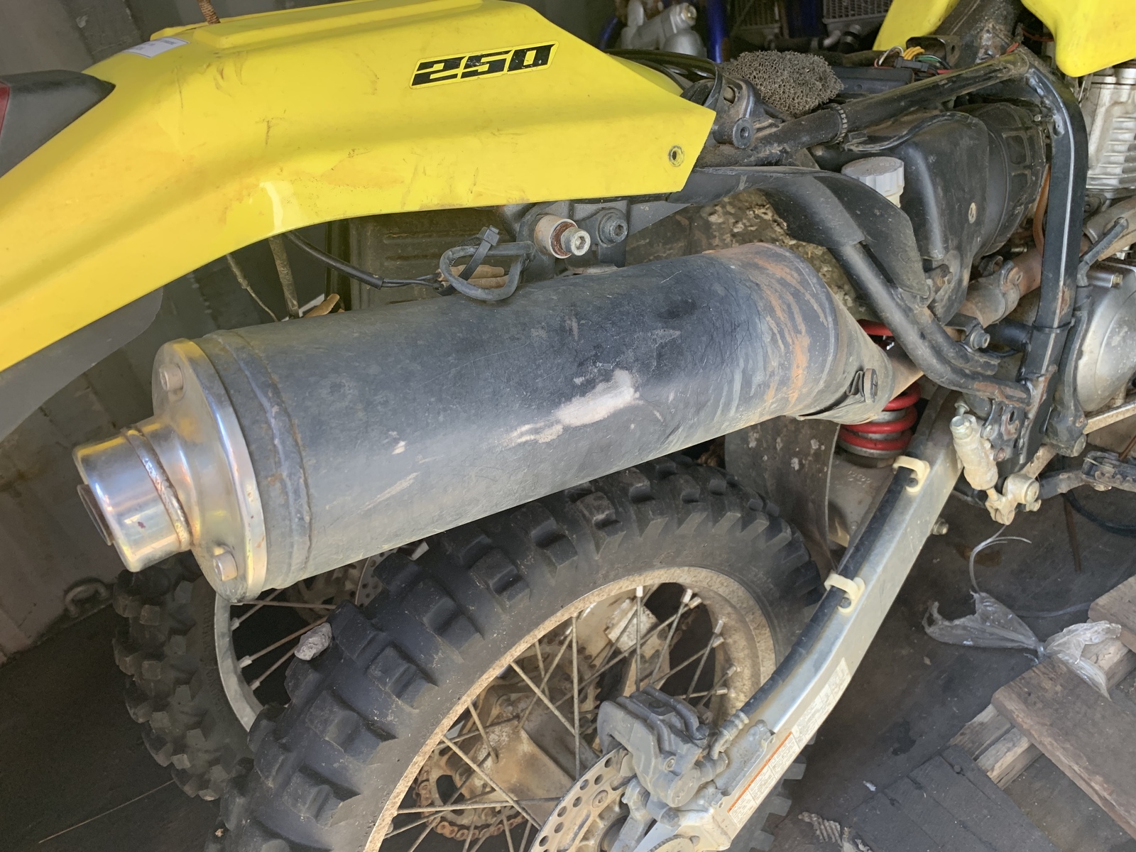 WRECKING SUZUKI DRZ 250